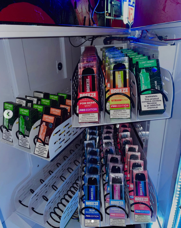 E-cigarette vending machine vape mini vending machine